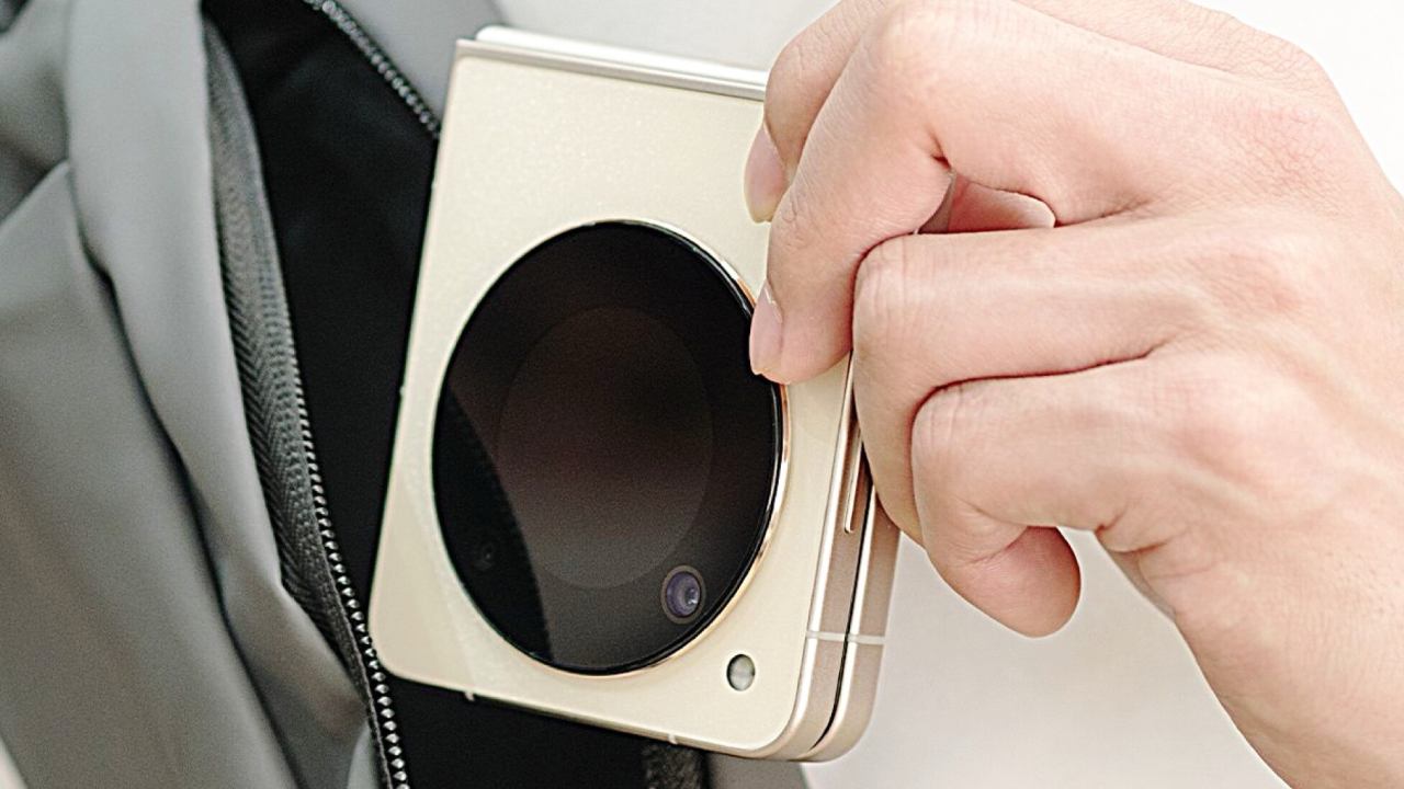 ZTE'den Galaxy Z Flip 5 rakibi akıllı telefon! Libero Flip tanıtıldı